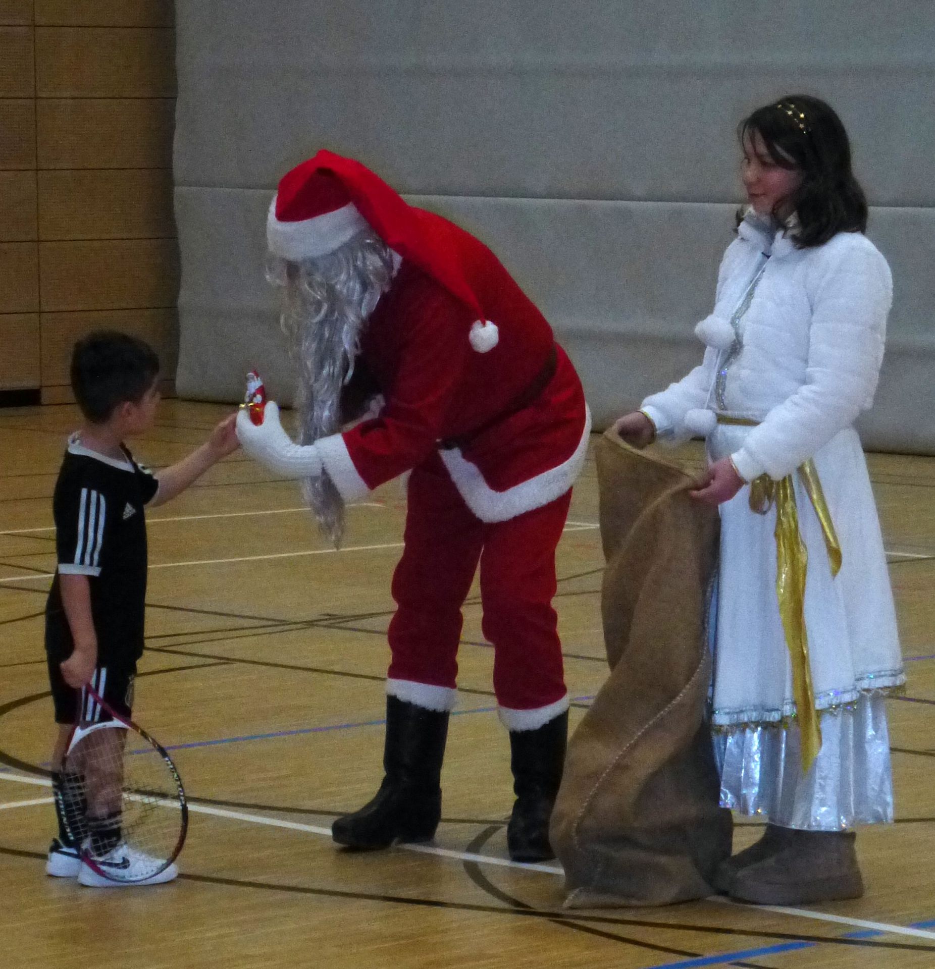 Das Treuchtlinger Christkind und der Nikolaus besuchen gemeinsam die ...